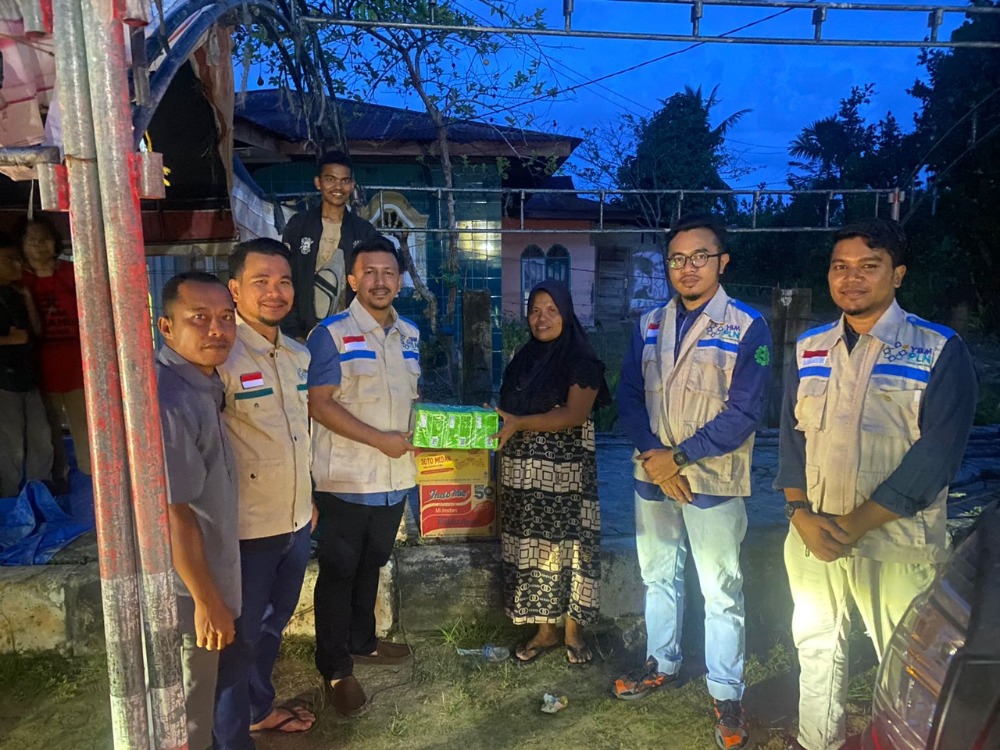 PLN Gerak Cepat Salurkan Sembako kepada Korban Banjir PLN Gerak Cepat Salurkan Sembako kepada Korban Banjir