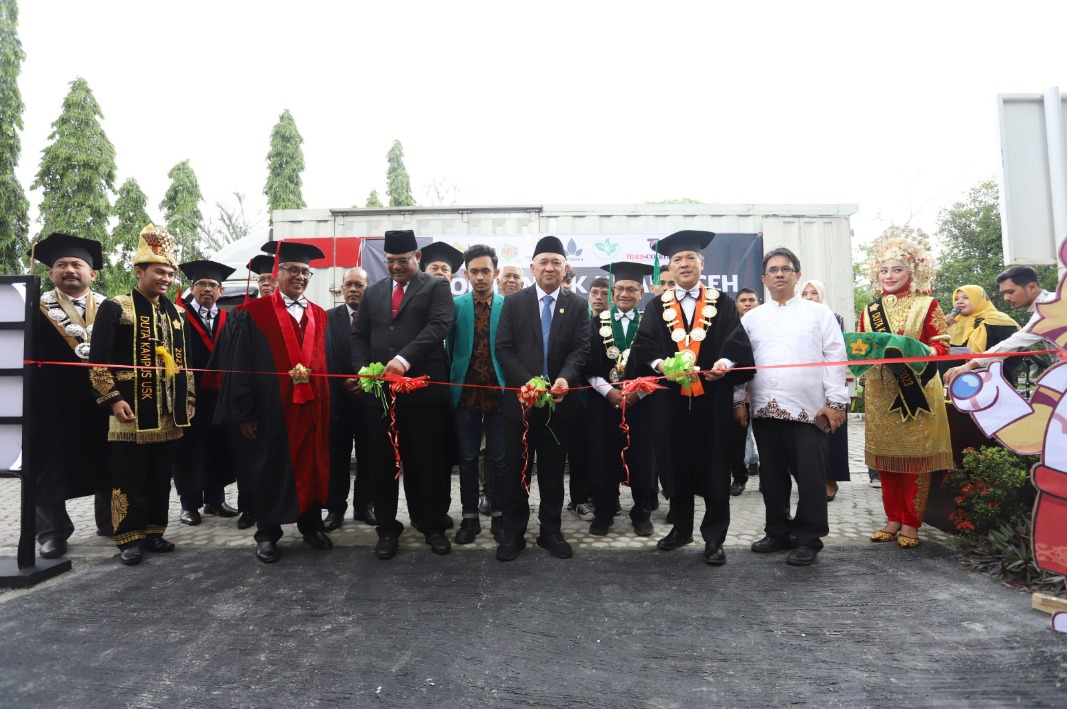 Menkop dan UKM Teten Resmikan USK Store