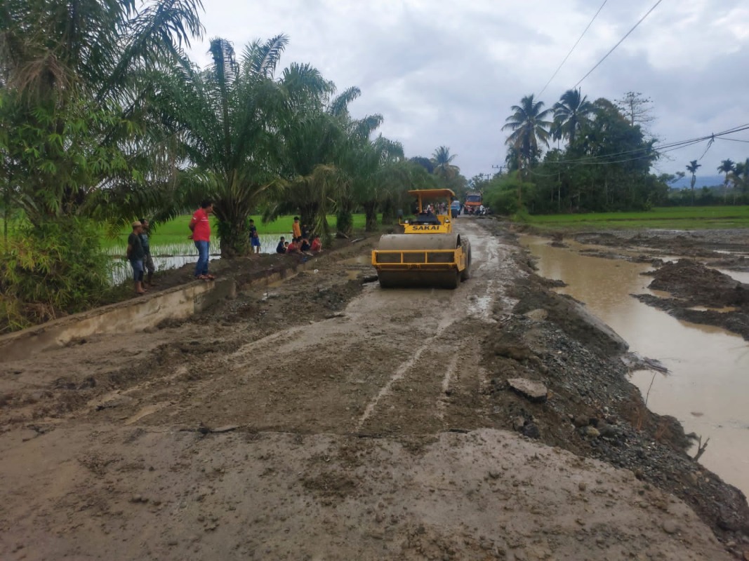 PUPR Aceh Barat Lakukan Penanganan Jalan Putus di Seumantok Pante Cereumen PUPR Aceh Barat Lakukan Penanganan Jalan Putus di Seumantok Pante Cereumen